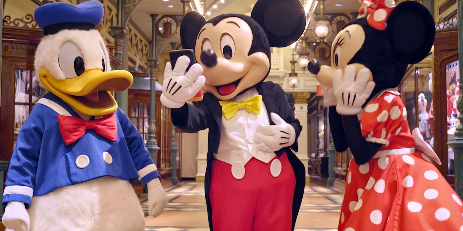 Happy FaceTime Mickey! • DisneylandParis News