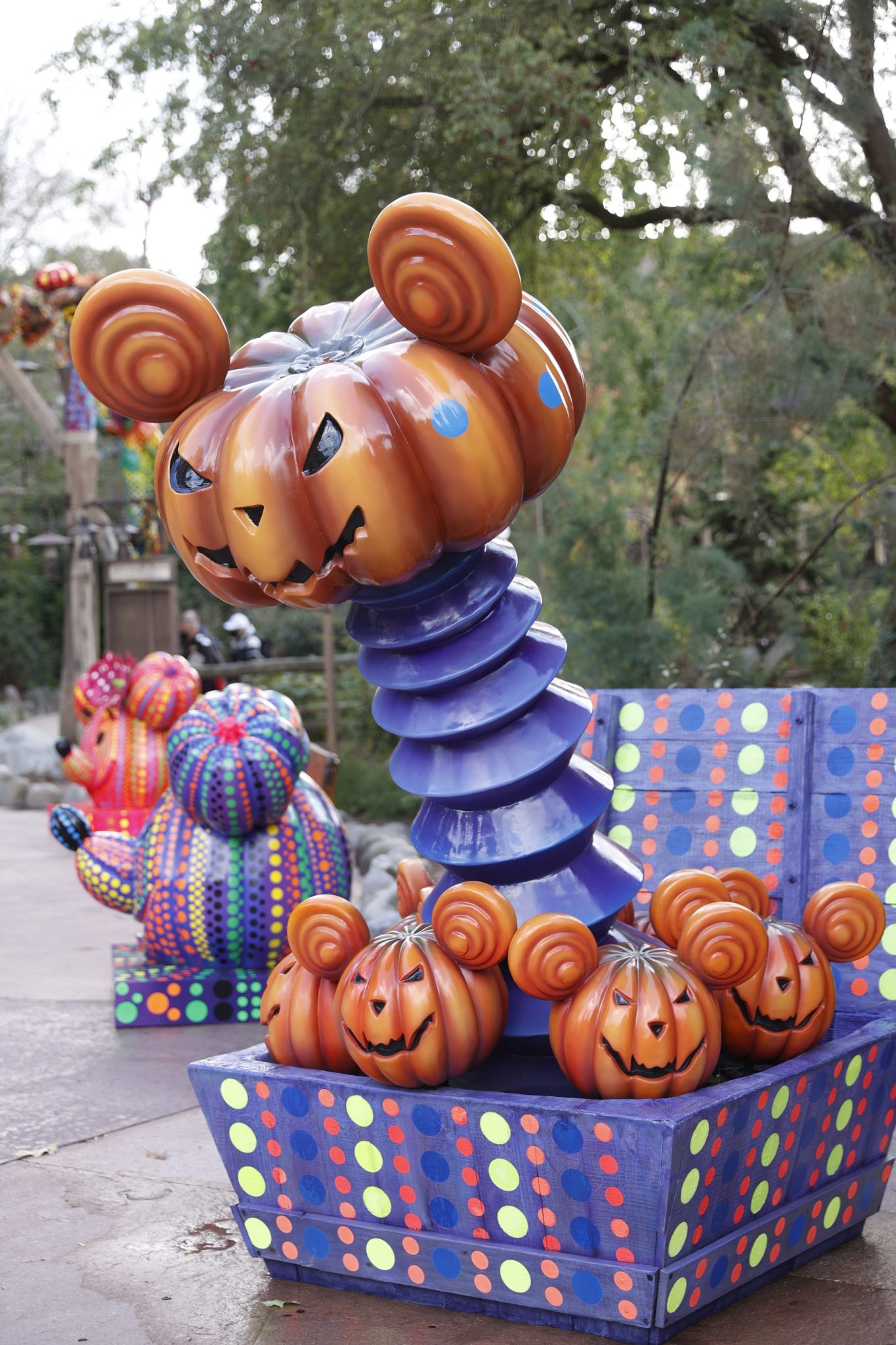 Props serving the magic • DisneylandParis News