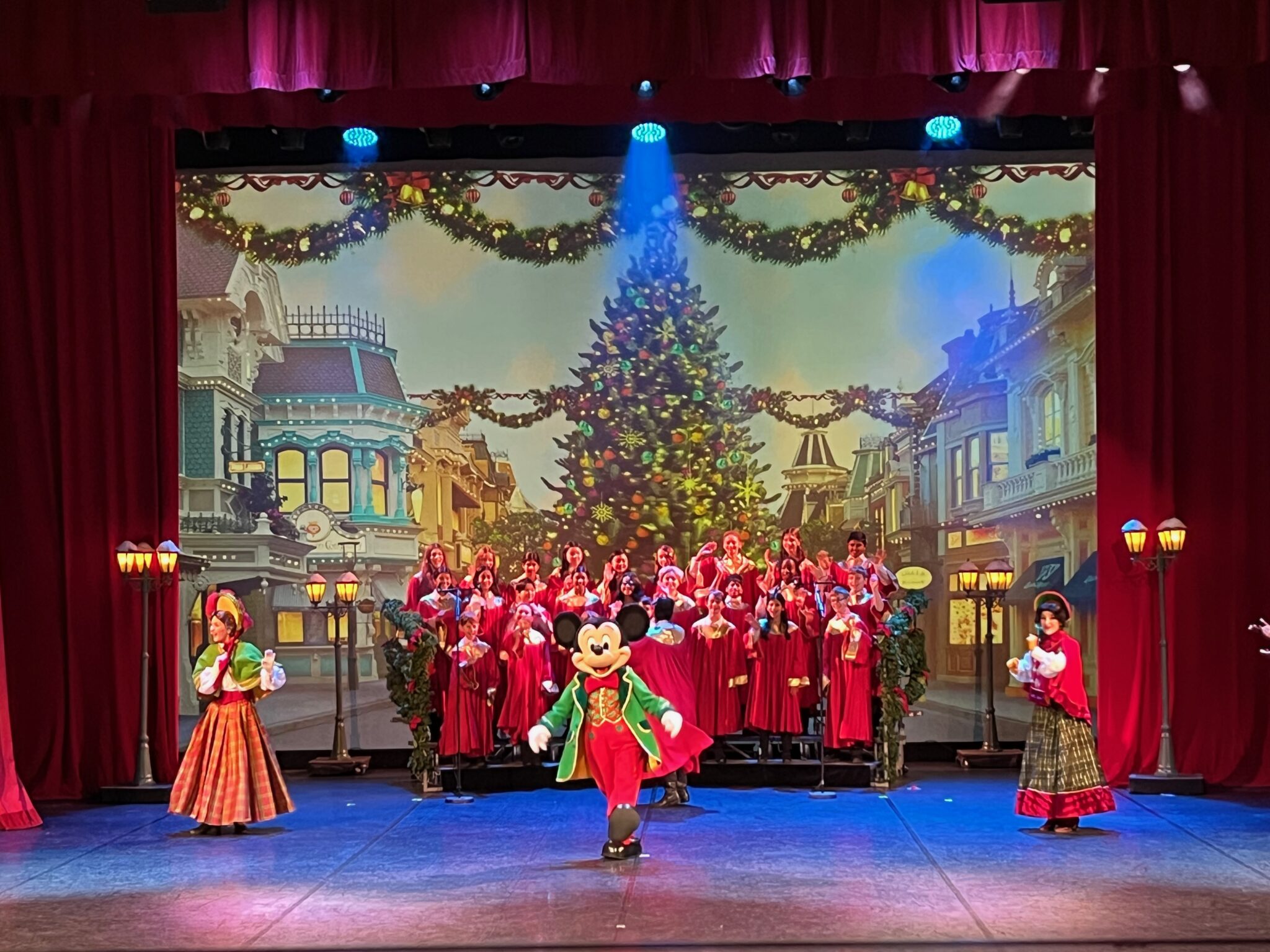 A day behind the scenes with the Disney Performing Arts Cast Members ...